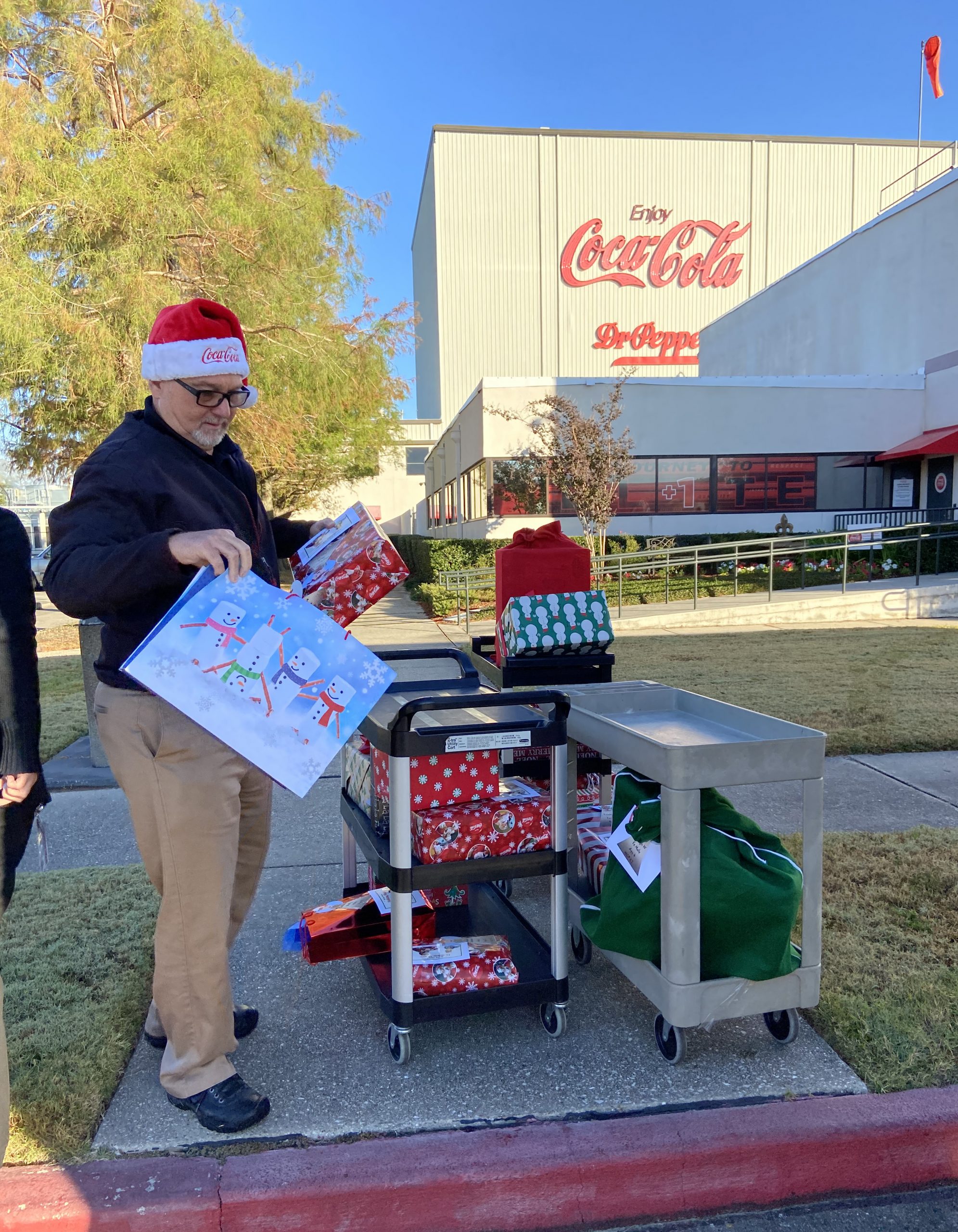 New Orleans Coca-Cola Associates Donate Holiday Gifts to Volunteers of ...