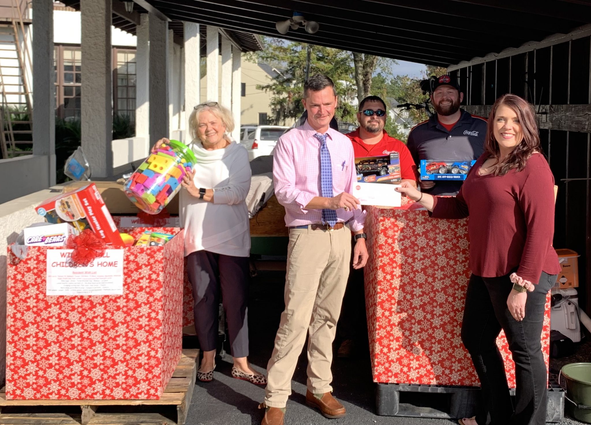 Mobile Coca-Cola Makes Holiday Donation to Local Children's Home - Coca ...